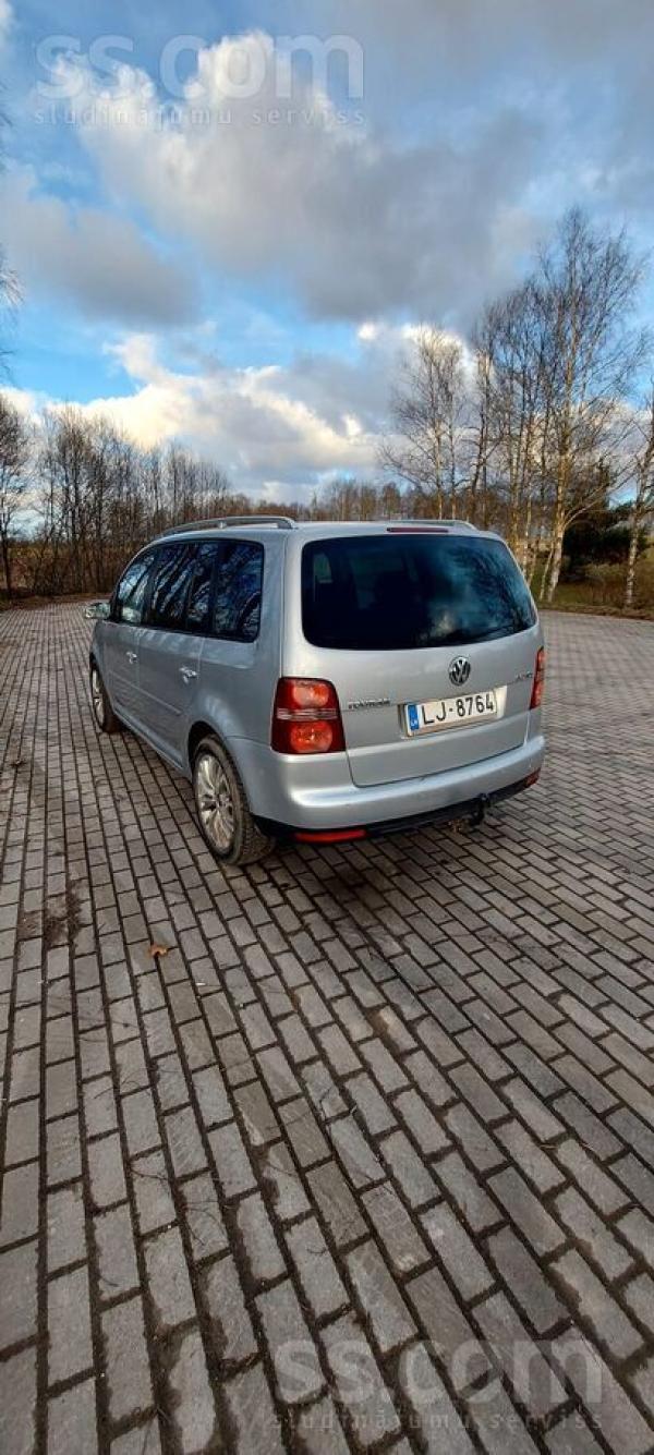 Grey Volkswagen Touran 2007 in Liepaja, with an engine capacity of 2.00 L and mileage of 327 thousand km for 2200 €, photo 3 on AUTOMOTO.COM.LV