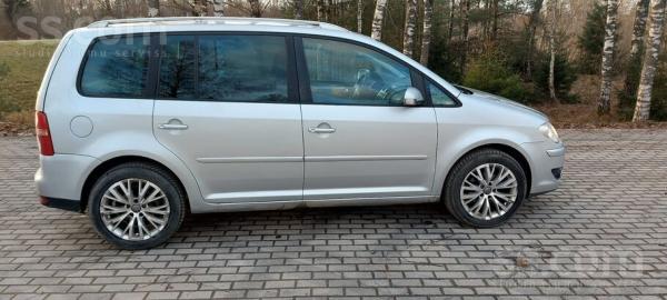 Grey Volkswagen Touran 2007 in Liepaja, with an engine capacity of 2.00 L and mileage of 327 thousand km for 2200 €, photo 5 on AUTOMOTO.COM.LV