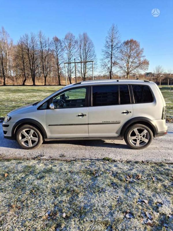 Grey Volkswagen Touran 2007 in Siauliai, with an engine capacity of 1.97 L and mileage of 293 thousand km for 3800 €, photo 3 on AUTOMOTO.COM.LV