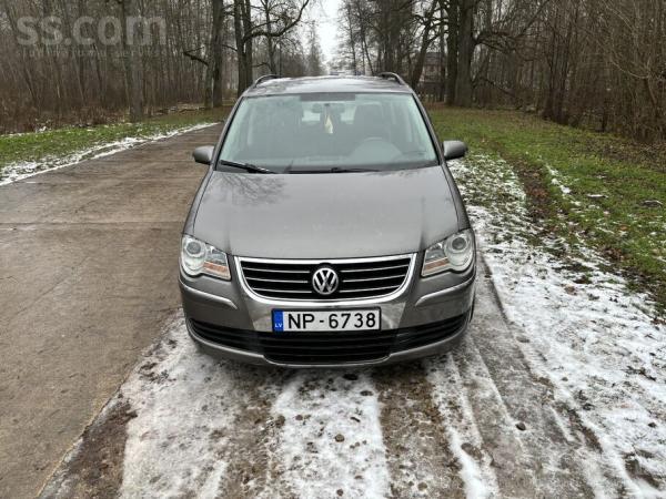 Grey Volkswagen Touran 2007 in Riga, with an engine capacity of 2.00 L and mileage of 460 thousand km for 2050 €, photo 1 on AUTOMOTO.COM.LV