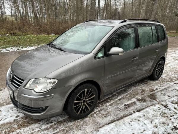 Grey Volkswagen Touran 2007 in Riga, with an engine capacity of 2.00 L and mileage of 460 thousand km for 2050 €, photo 2 on AUTOMOTO.COM.LV