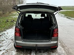 Grey Volkswagen Touran 2007 in Riga, with an engine capacity of 2.00 L and mileage of 460 thousand km for 2050 €, photo 5 on AUTOMOTO.COM.LV