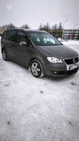 Pelēks Volkswagen Touran 2007 Šauļi, ar dzinēja tilpumu 1.90 L un nobraukumu 223 tūkst. km par 3600 €, foto 2 vietnē AUTOMOTO.COM.LV