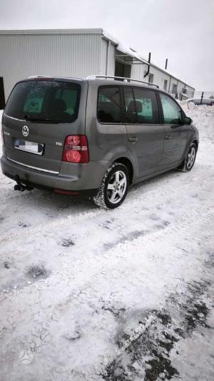 Pelēks Volkswagen Touran 2007 Šauļi, ar dzinēja tilpumu 1.90 L un nobraukumu 223 tūkst. km par 3600 €, foto 3 vietnē AUTOMOTO.COM.LV
