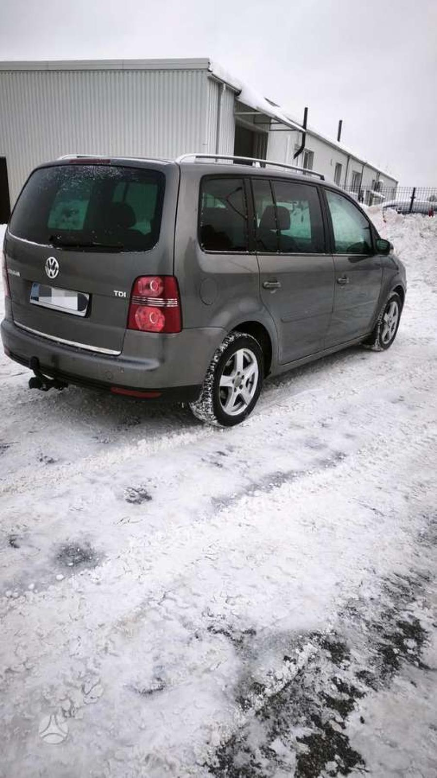 Pelēks Volkswagen Touran 2007 Šauļi, ar dzinēja tilpumu 1.90 L un nobraukumu 223 tūkst. km par 3600 €, foto 3 vietnē AUTOMOTO.COM.LV