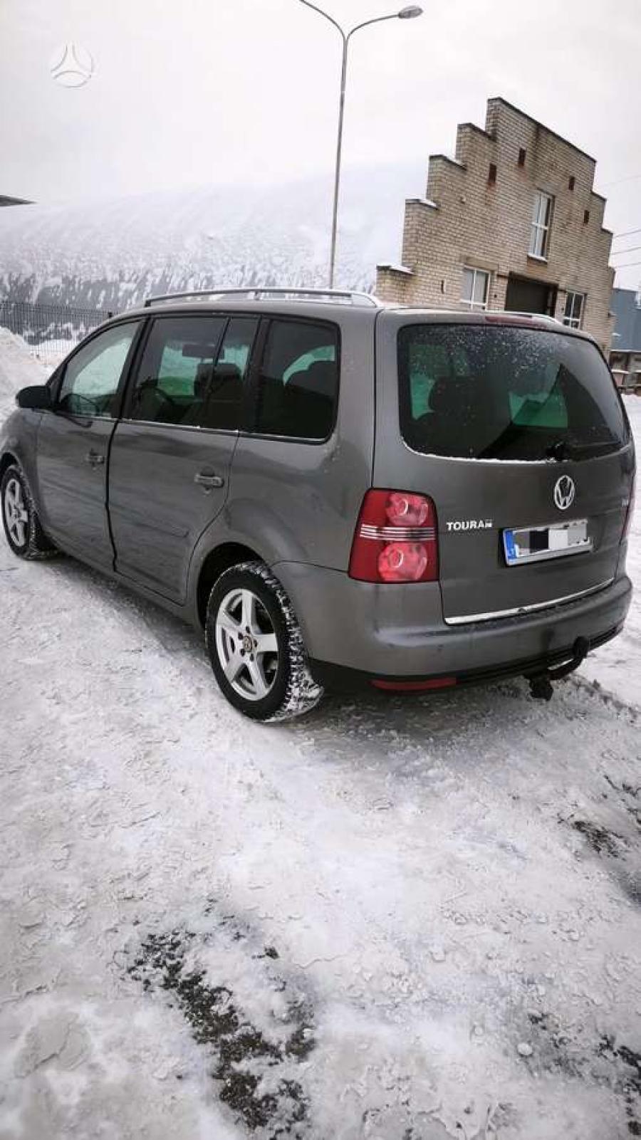Pelēks Volkswagen Touran 2007 Šauļi, ar dzinēja tilpumu 1.90 L un nobraukumu 223 tūkst. km par 3600 €, foto 4 vietnē AUTOMOTO.COM.LV