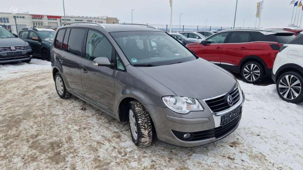 Grey Volkswagen Touran 2007 in Marijampole, with an engine capacity of 1.90 L and mileage of 264 thousand km for 3490 €, photo 3 on AUTOMOTO.COM.LV