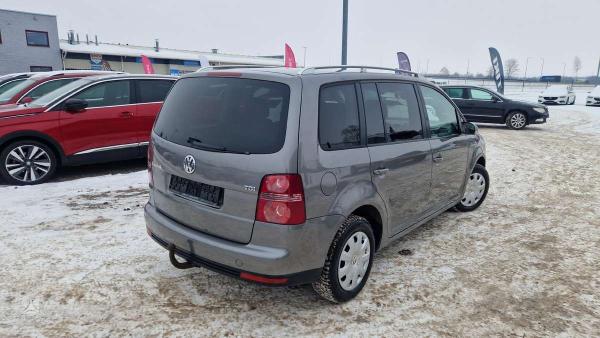 Grey Volkswagen Touran 2007 in Marijampole, with an engine capacity of 1.90 L and mileage of 264 thousand km for 3490 €, photo 5 on AUTOMOTO.COM.LV