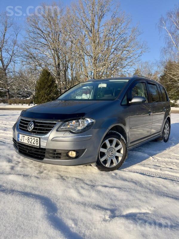 Pelēks Volkswagen Touran 2007 Gulbene, ar dzinēja tilpumu 1.40 L un nobraukumu 379 tūkst. km par 2490 €, foto 4 vietnē AUTOMOTO.COM.LV