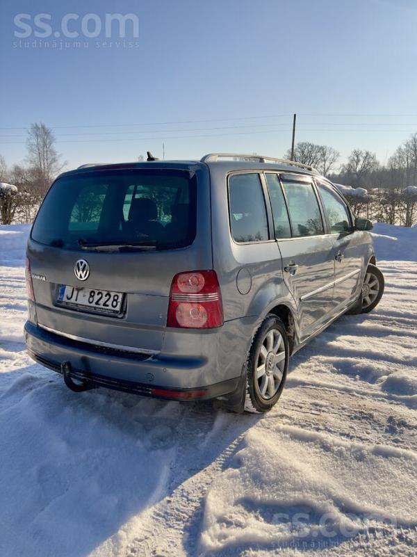Pelēks Volkswagen Touran 2007 Gulbene, ar dzinēja tilpumu 1.40 L un nobraukumu 379 tūkst. km par 2490 €, foto 6 vietnē AUTOMOTO.COM.LV