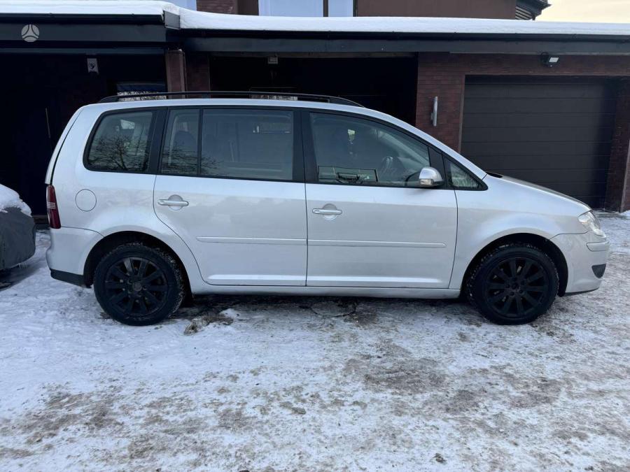 Grey Volkswagen Touran 2007 in Kaunas, with an engine capacity of 1.90 L and mileage of 307 thousand km for 2300 €, photo 2 on AUTOMOTO.COM.LV
