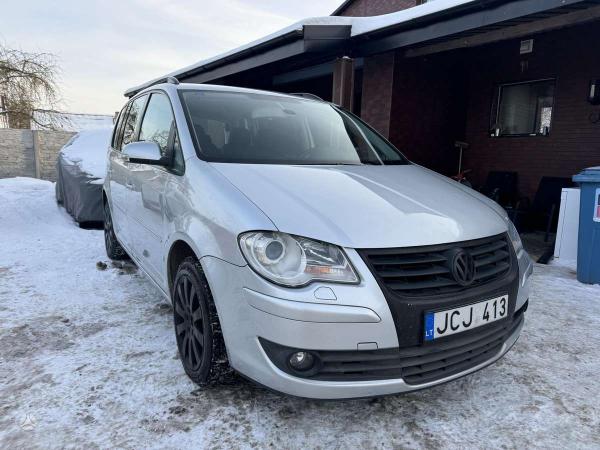 Grey Volkswagen Touran 2007 in Kaunas, with an engine capacity of 1.90 L and mileage of 307 thousand km for 2300 €, photo 3 on AUTOMOTO.COM.LV