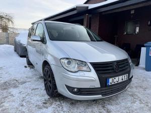 Grey Volkswagen Touran 2007 in Kaunas, with an engine capacity of 1.90 L and mileage of 307 thousand km for 2300 €, photo 3 on AUTOMOTO.COM.LV