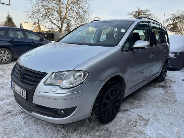 Grey Volkswagen Touran 2007 in Kaunas, with an engine capacity of 1.90 L and mileage of 307 thousand km for 2300 €, photo 4 on AUTOMOTO.COM.LV