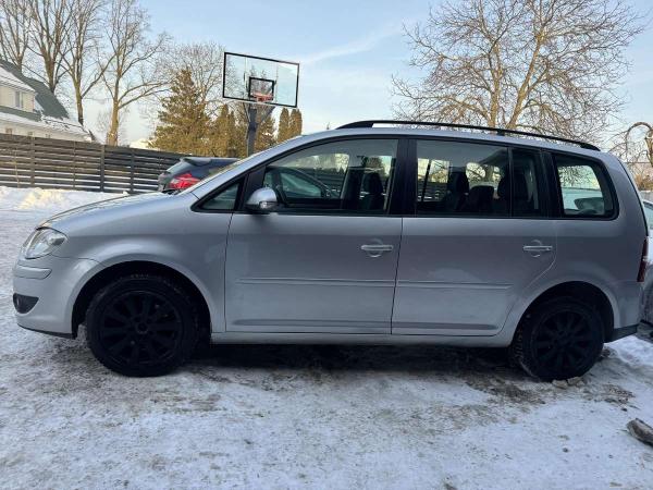 Grey Volkswagen Touran 2007 in Kaunas, with an engine capacity of 1.90 L and mileage of 307 thousand km for 2300 €, photo 5 on AUTOMOTO.COM.LV
