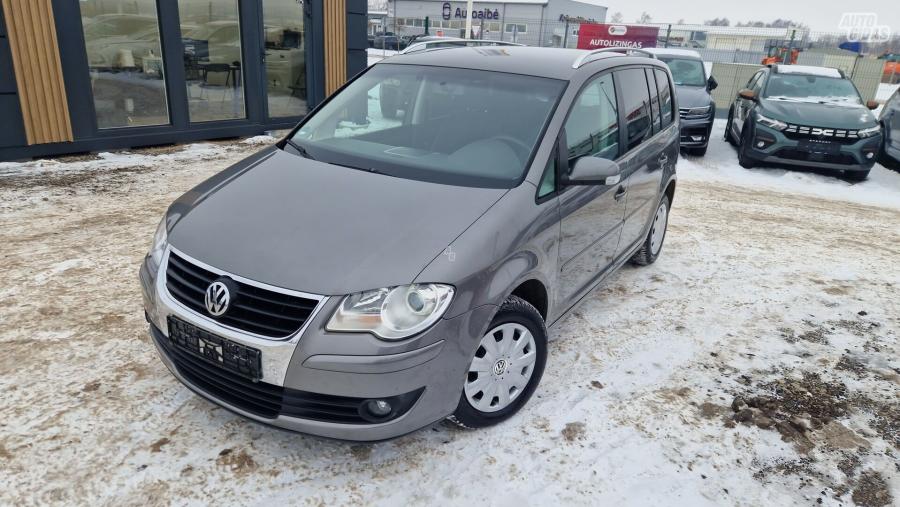 Pelēks Volkswagen Touran 2007 Marijampole, ar dzinēja tilpumu 1.90 L un nobraukumu 260 tūkst. km par 3490 €, foto 1 vietnē AUTOMOTO.COM.LV