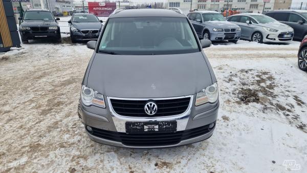 Pelēks Volkswagen Touran 2007 Marijampole, ar dzinēja tilpumu 1.90 L un nobraukumu 260 tūkst. km par 3490 €, foto 2 vietnē AUTOMOTO.COM.LV