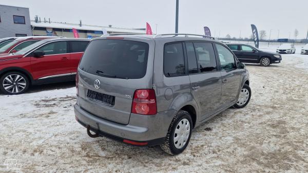 Pelēks Volkswagen Touran 2007 Marijampole, ar dzinēja tilpumu 1.90 L un nobraukumu 260 tūkst. km par 3490 €, foto 5 vietnē AUTOMOTO.COM.LV
