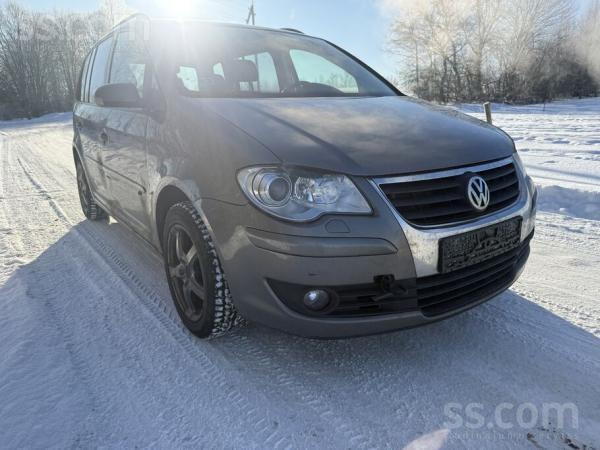 Grey Volkswagen Touran 2007 in Cesis, with an engine capacity of 1.90 L and mileage of 306 thousand km for 600 €, photo 1 on AUTOMOTO.COM.LV