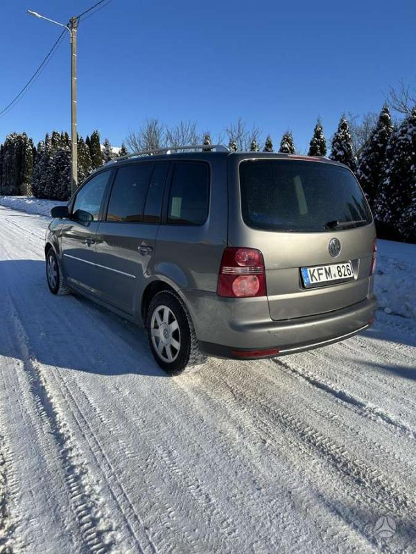 Серый Фольксваген Туран 2007 в Кедайняй, объемом двигателя 1.97 л и пробегом 350 тыс. км за 3250 €, фото 1 на AUTOMOTO.COM.LV