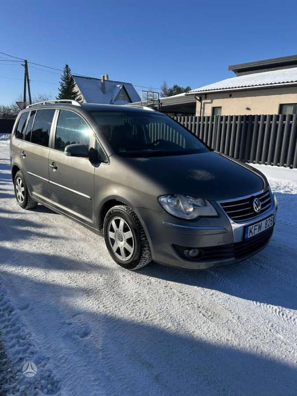 Pelēks Volkswagen Touran 2007 Kėdainiai, ar dzinēja tilpumu 1.97 L un nobraukumu 350 tūkst. km par 3250 €, foto 2 vietnē AUTOMOTO.COM.LV