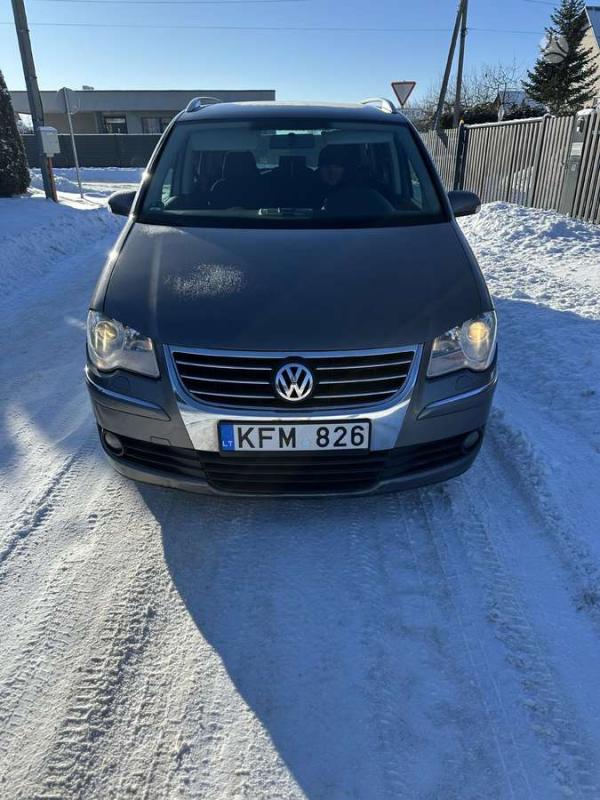 Pelēks Volkswagen Touran 2007 Kėdainiai, ar dzinēja tilpumu 1.97 L un nobraukumu 350 tūkst. km par 3250 €, foto 3 vietnē AUTOMOTO.COM.LV