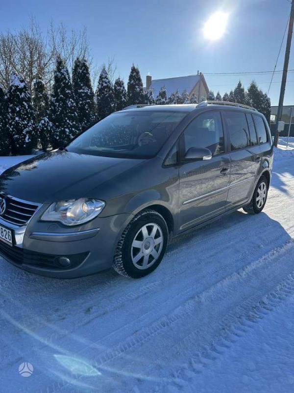 Pelēks Volkswagen Touran 2007 Kėdainiai, ar dzinēja tilpumu 1.97 L un nobraukumu 350 tūkst. km par 3250 €, foto 4 vietnē AUTOMOTO.COM.LV