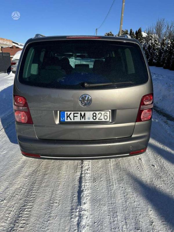 Pelēks Volkswagen Touran 2007 Kėdainiai, ar dzinēja tilpumu 1.97 L un nobraukumu 350 tūkst. km par 3250 €, foto 5 vietnē AUTOMOTO.COM.LV