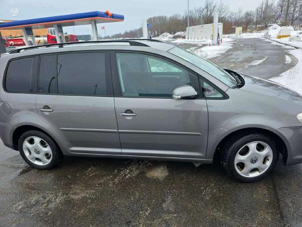 Grey Volkswagen Touran 2007 in Silute, with an engine capacity of 1.90 L and mileage of 300 thousand km for 1999 €, photo 1 on AUTOMOTO.COM.LV