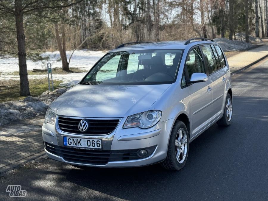 Pelēks Volkswagen Touran 2007 Viļņa, ar dzinēja tilpumu 1.90 L un nobraukumu 389 tūkst. km par 2200 €, foto 1 vietnē AUTOMOTO.COM.LV