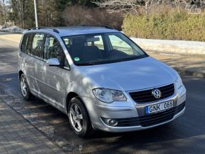 Pelēks Volkswagen Touran 2007 Viļņa, ar dzinēja tilpumu 1.90 L un nobraukumu 389 tūkst. km par 2200 €, foto 2 vietnē AUTOMOTO.COM.LV