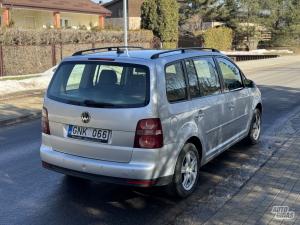 Pelēks Volkswagen Touran 2007 Viļņa, ar dzinēja tilpumu 1.90 L un nobraukumu 389 tūkst. km par 2200 €, foto 3 vietnē AUTOMOTO.COM.LV