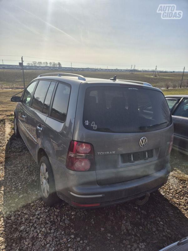Grey Volkswagen Touran 2007 in Marijampole, with an engine capacity of 1.90 L and mileage of 348 thousand km for 2750 €, photo 6 on AUTOMOTO.COM.LV