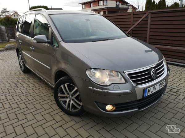 Pelēks Volkswagen Touran 2007 Jurbarkas, ar dzinēja tilpumu 2.00 L un nobraukumu 270 tūkst. km par 3200 €, foto 1 vietnē AUTOMOTO.COM.LV