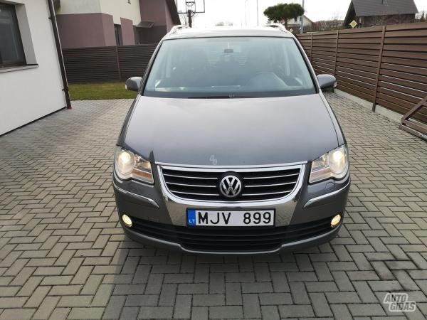 Pelēks Volkswagen Touran 2007 Jurbarkas, ar dzinēja tilpumu 2.00 L un nobraukumu 270 tūkst. km par 3200 €, foto 3 vietnē AUTOMOTO.COM.LV