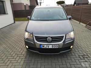 Pelēks Volkswagen Touran 2007 Jurbarkas, ar dzinēja tilpumu 2.00 L un nobraukumu 270 tūkst. km par 3200 €, foto 3 vietnē AUTOMOTO.COM.LV