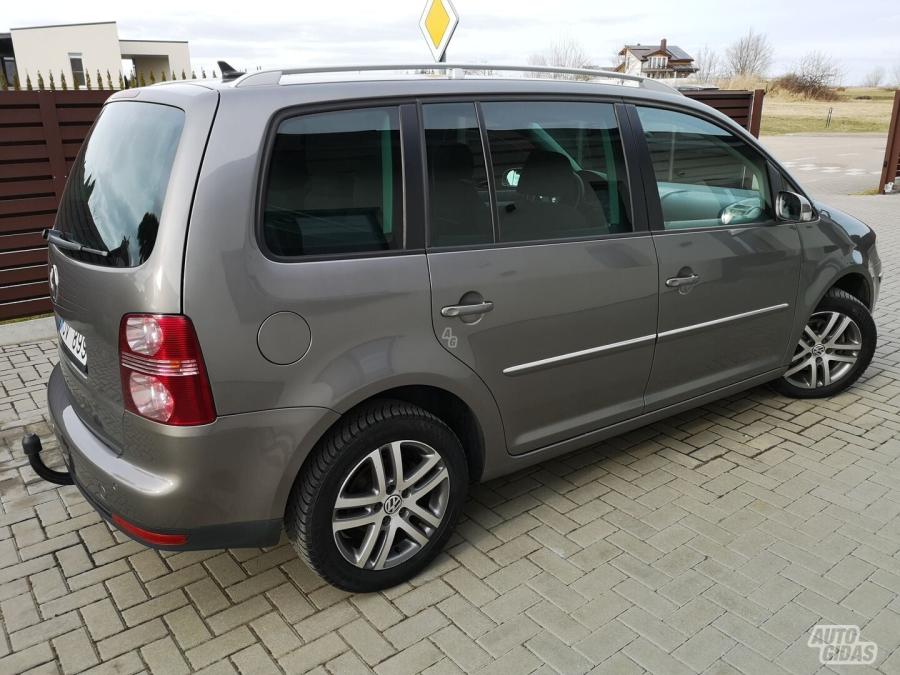 Pelēks Volkswagen Touran 2007 Jurbarkas, ar dzinēja tilpumu 2.00 L un nobraukumu 270 tūkst. km par 3200 €, foto 4 vietnē AUTOMOTO.COM.LV