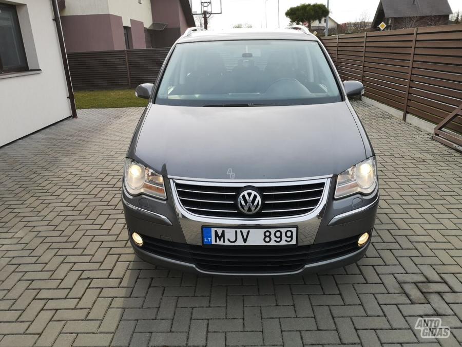 Grey Volkswagen Touran 2007 in Jurbarkas, with an engine capacity of 2.00 L and mileage of 270 thousand km for 3200 €, photo 3 on AUTOMOTO.COM.LV