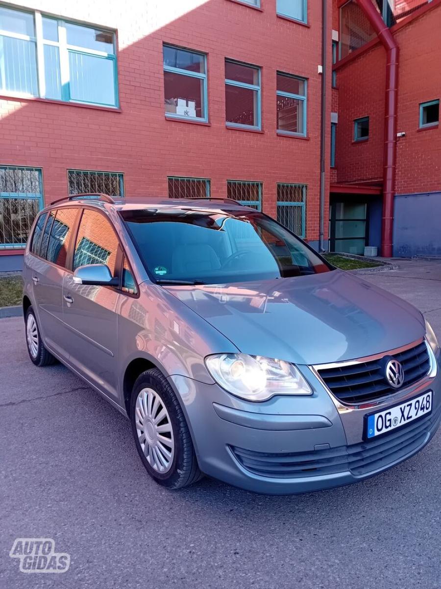 Pelēks Volkswagen Touran 2007 Vilkaviškis, ar dzinēja tilpumu 1.90 L un nobraukumu 322 tūkst. km par 3300 €, foto 1 vietnē AUTOMOTO.COM.LV