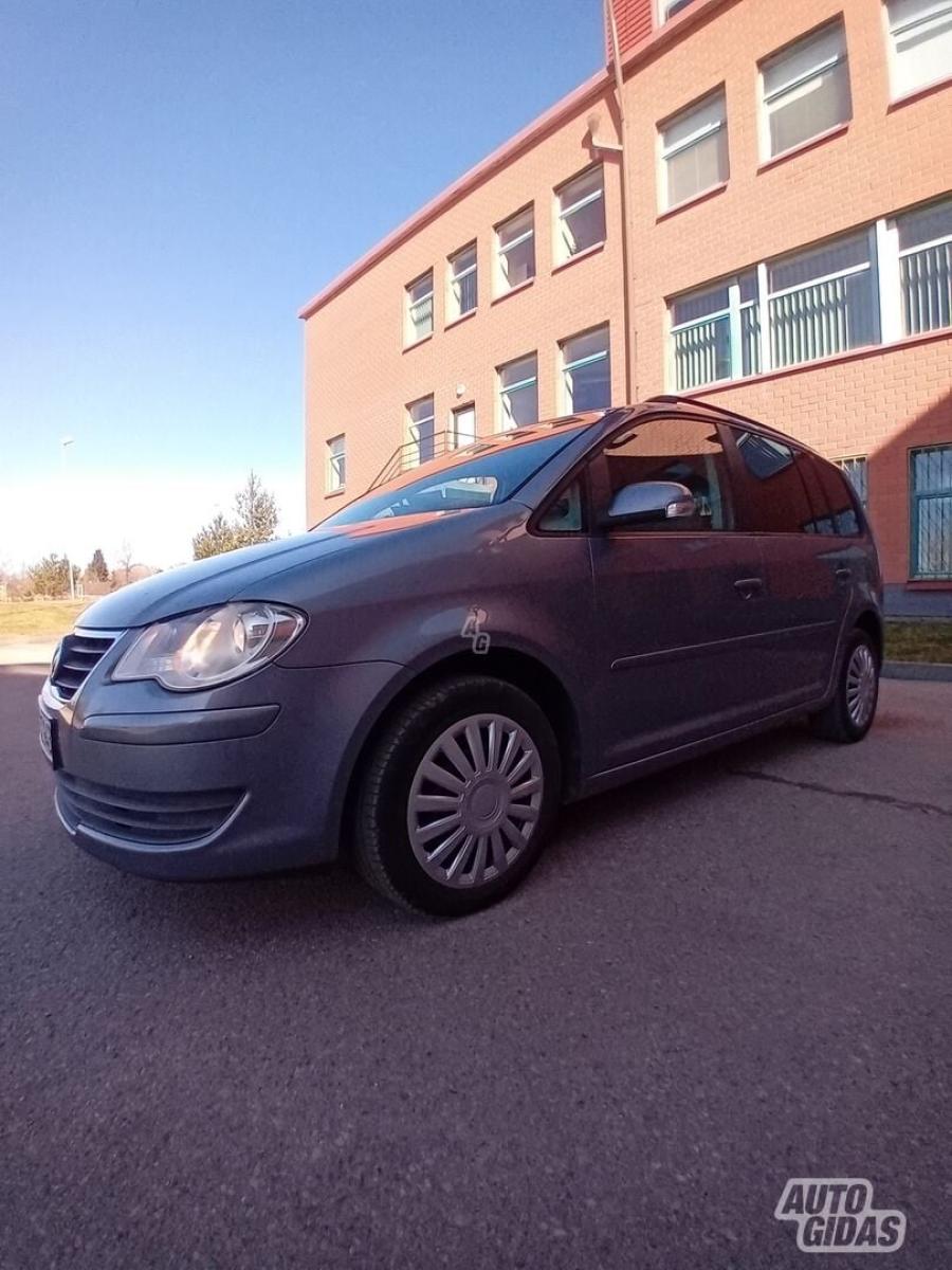 Pelēks Volkswagen Touran 2007 Vilkaviškis, ar dzinēja tilpumu 1.90 L un nobraukumu 322 tūkst. km par 3300 €, foto 5 vietnē AUTOMOTO.COM.LV