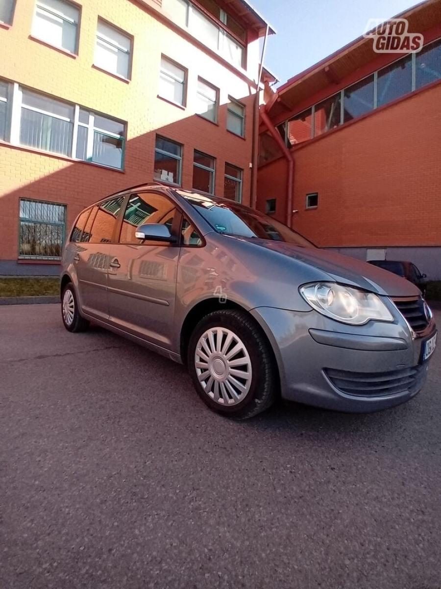 Pelēks Volkswagen Touran 2007 Vilkaviškis, ar dzinēja tilpumu 1.90 L un nobraukumu 322 tūkst. km par 3300 €, foto 6 vietnē AUTOMOTO.COM.LV