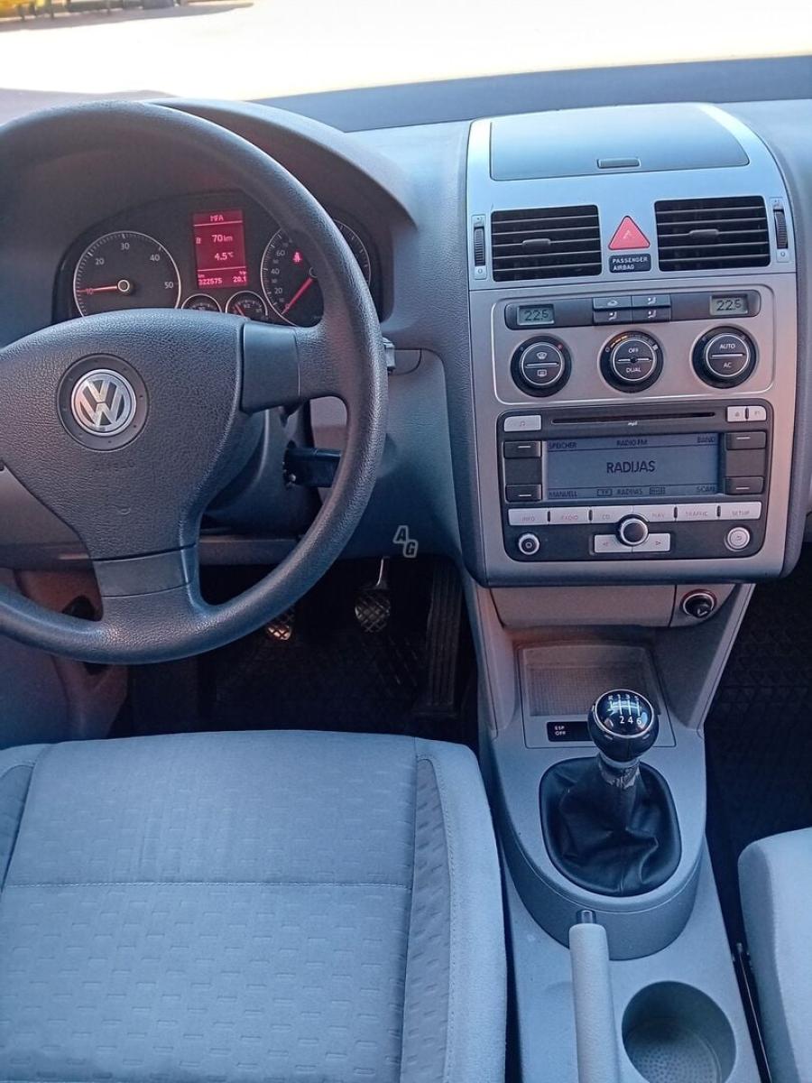 Pelēks Volkswagen Touran 2007 Vilkaviškis, ar dzinēja tilpumu 1.90 L un nobraukumu 322 tūkst. km par 3300 €, foto 12 vietnē AUTOMOTO.COM.LV
