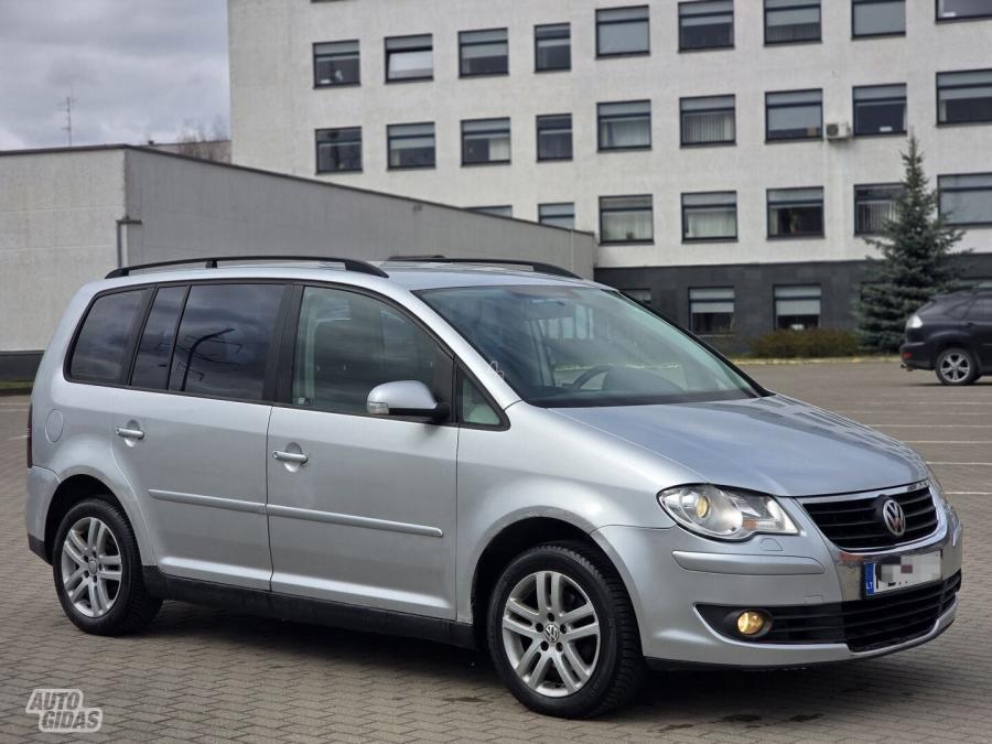 Grey Volkswagen Touran 2007 in Vilnius, with an engine capacity of 2.00 L and mileage of 363 thousand km for 1600 €, photo 1 on AUTOMOTO.COM.LV