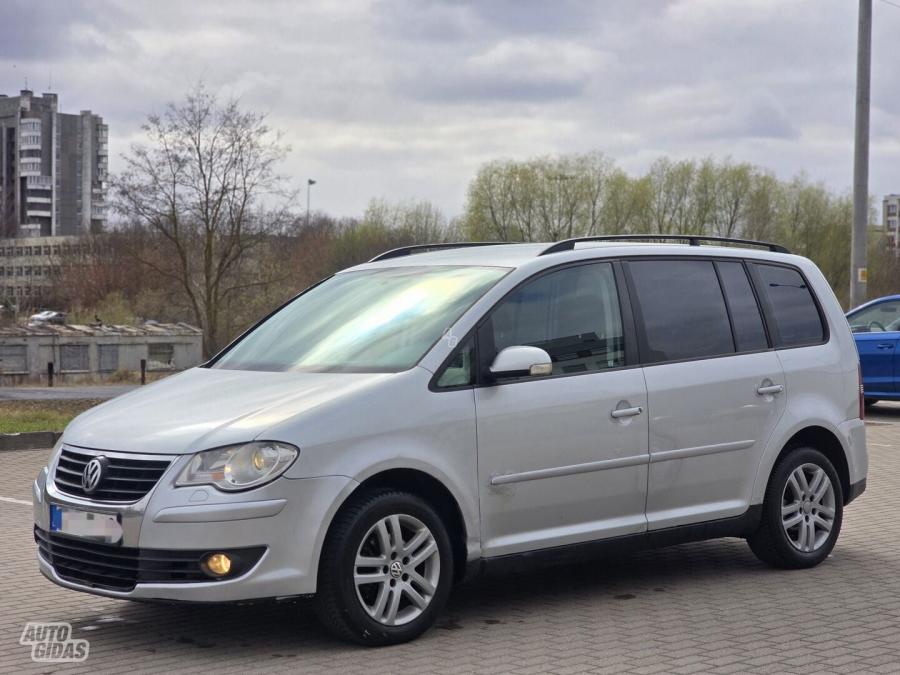 Grey Volkswagen Touran 2007 in Vilnius, with an engine capacity of 2.00 L and mileage of 363 thousand km for 1600 €, photo 3 on AUTOMOTO.COM.LV