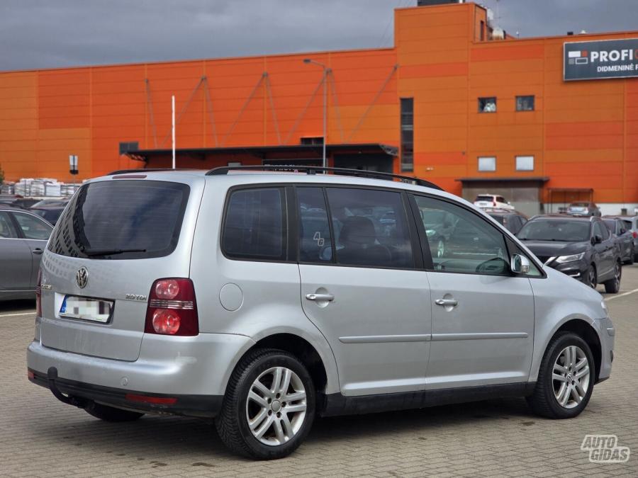 Grey Volkswagen Touran 2007 in Vilnius, with an engine capacity of 2.00 L and mileage of 363 thousand km for 1600 €, photo 7 on AUTOMOTO.COM.LV