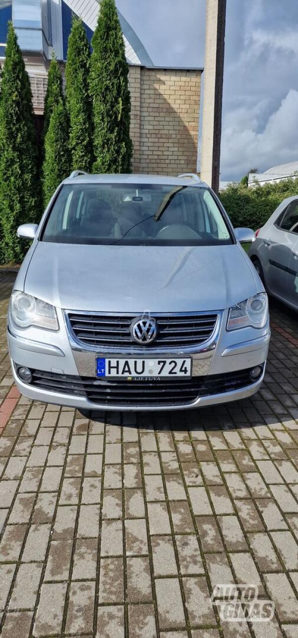 Grey Volkswagen Touran 2007 in Alytus, with an engine capacity of 2.00 L and mileage of 343 thousand km for 2300 €, photo 2 on AUTOMOTO.COM.LV