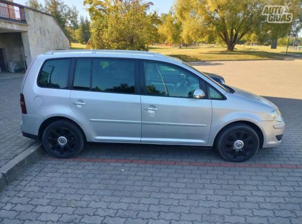 Grey Volkswagen Touran 2007 in Alytus, with an engine capacity of 2.00 L and mileage of 343 thousand km for 2300 €, photo 5 on AUTOMOTO.COM.LV