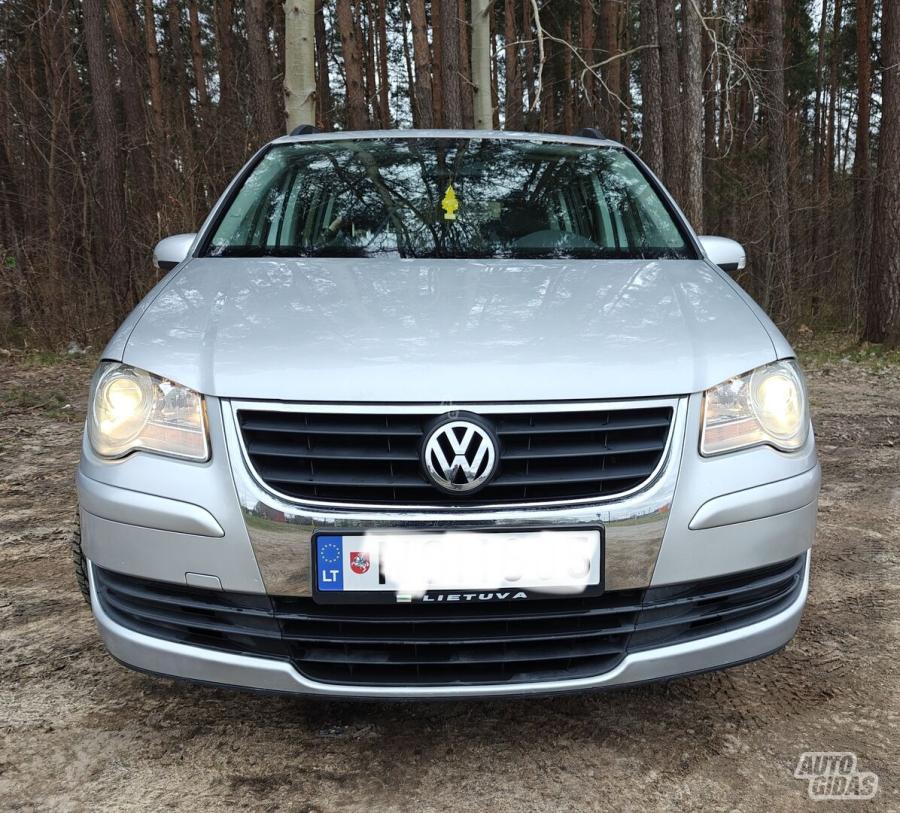 Pelēks Volkswagen Touran 2007 Viļņa, ar dzinēja tilpumu 1.40 L un nobraukumu 193 tūkst. km par 2350 €, foto 3 vietnē AUTOMOTO.COM.LV