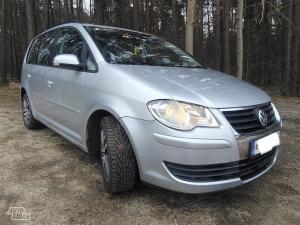 Pelēks Volkswagen Touran 2007 Viļņa, ar dzinēja tilpumu 1.40 L un nobraukumu 193 tūkst. km par 2350 €, foto 4 vietnē AUTOMOTO.COM.LV