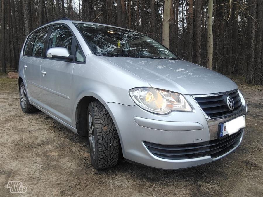 Pelēks Volkswagen Touran 2007 Viļņa, ar dzinēja tilpumu 1.40 L un nobraukumu 193 tūkst. km par 2350 €, foto 4 vietnē AUTOMOTO.COM.LV